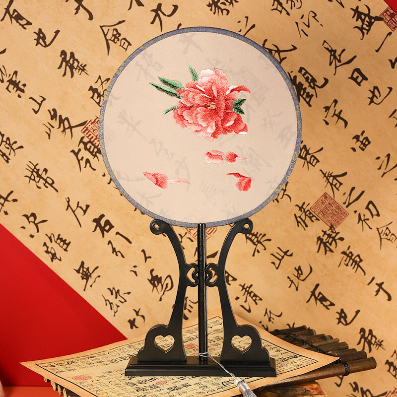 Веер, вышивка в старинном стиле