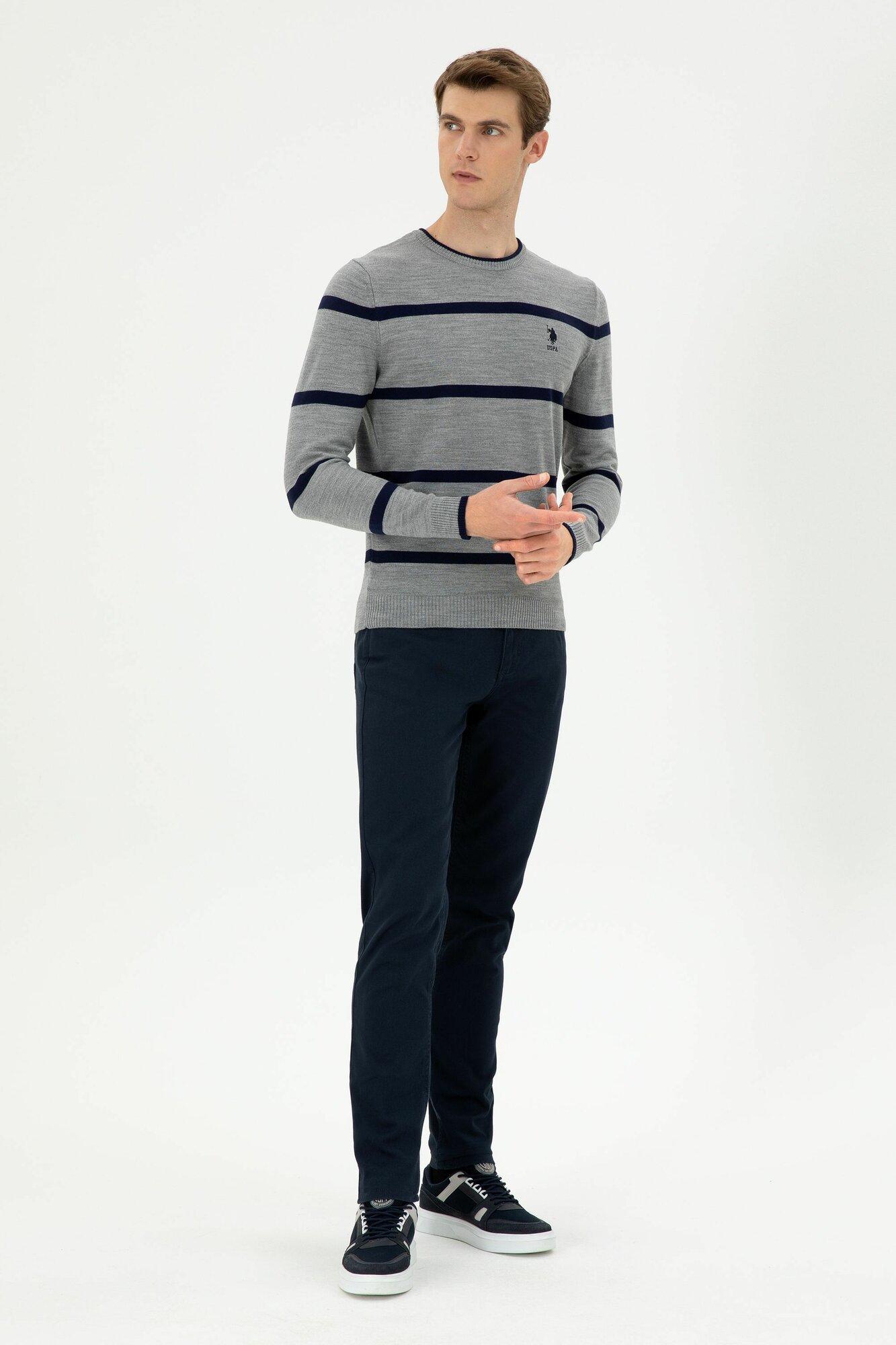 Брюки чинос