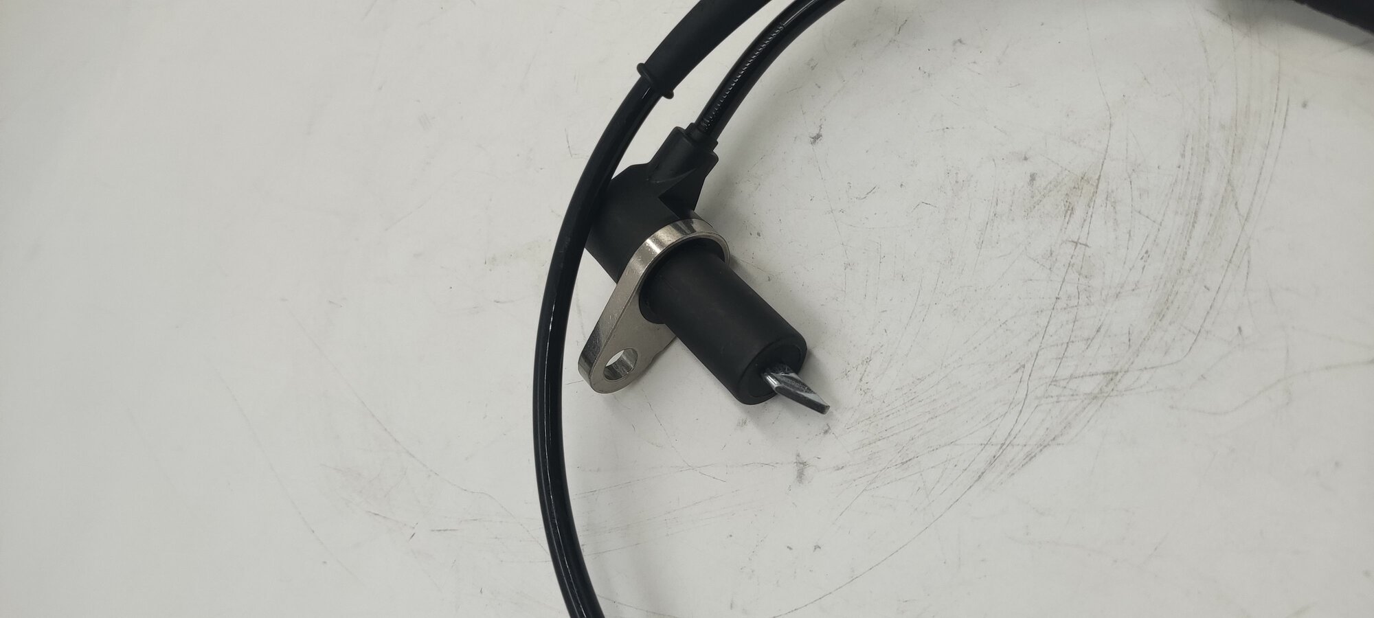 Датчик ABS передний правый NISSAN TERRANO (R20) (03/2002 - 2006/12) NISSAN TERRANO (03/2002 - 2006/12) FRONT RH