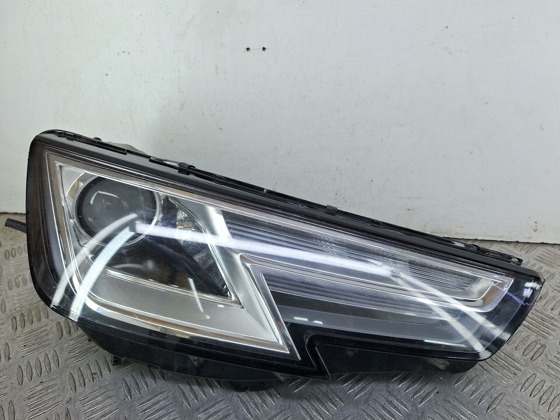 Фара правая Audi A4 B9 2017 8W0941006