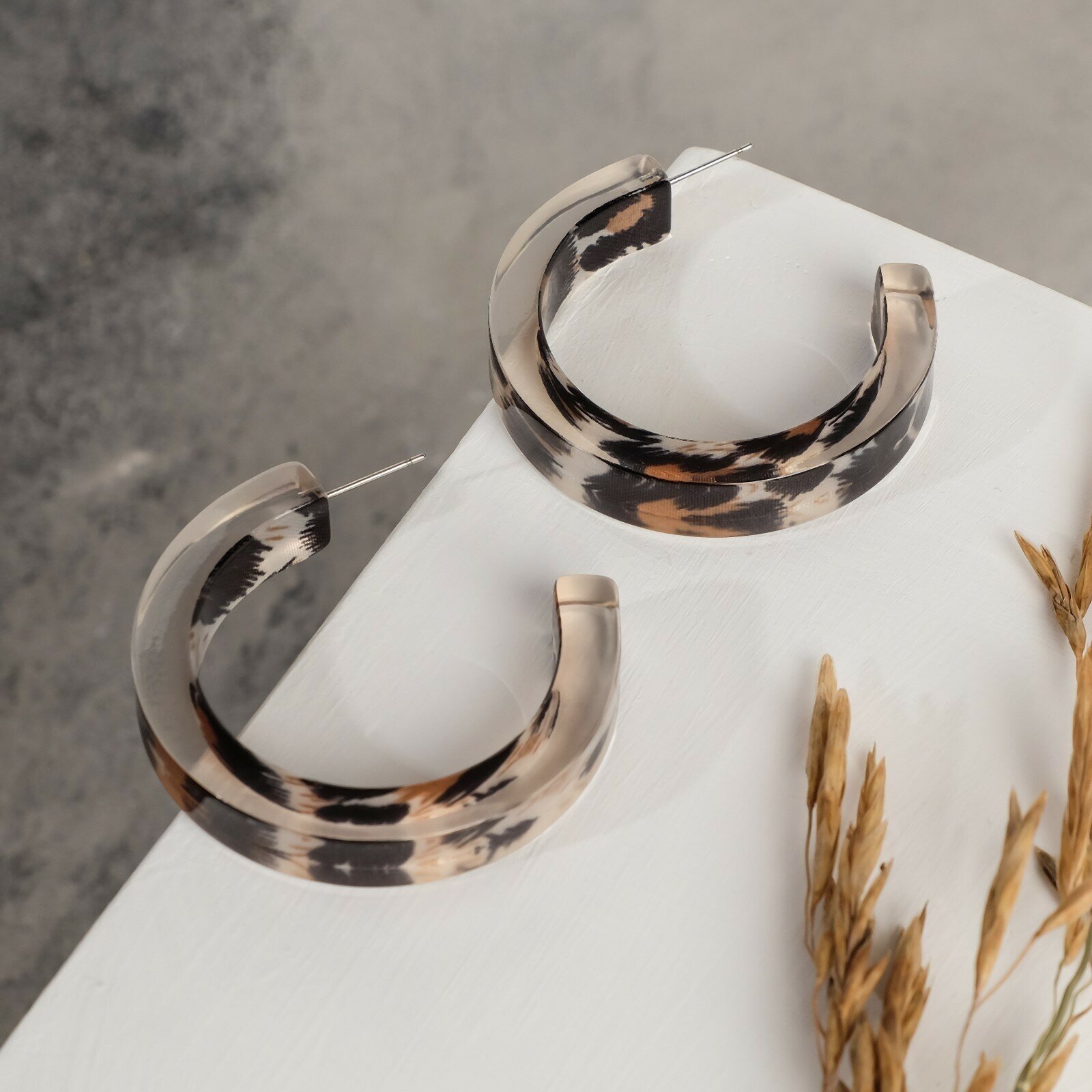 Серьги конго, пусеты, пластик