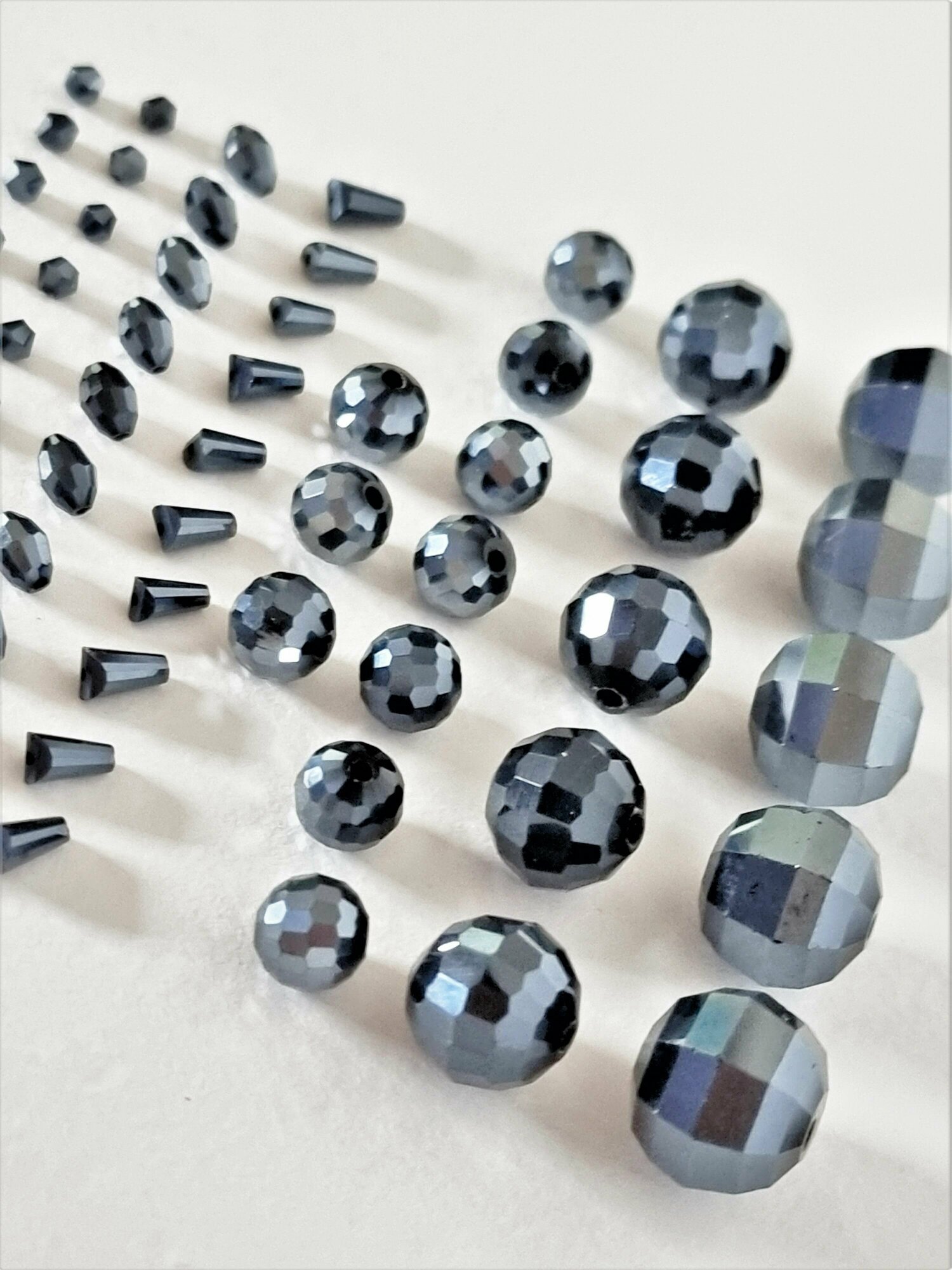 Стеклянные бусины: "Гематитовый блеск". 60шт.