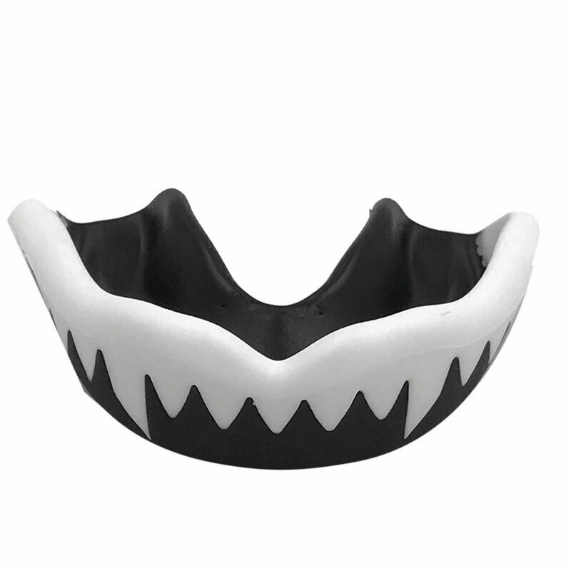 Боксерская капа с клыками черно-белая