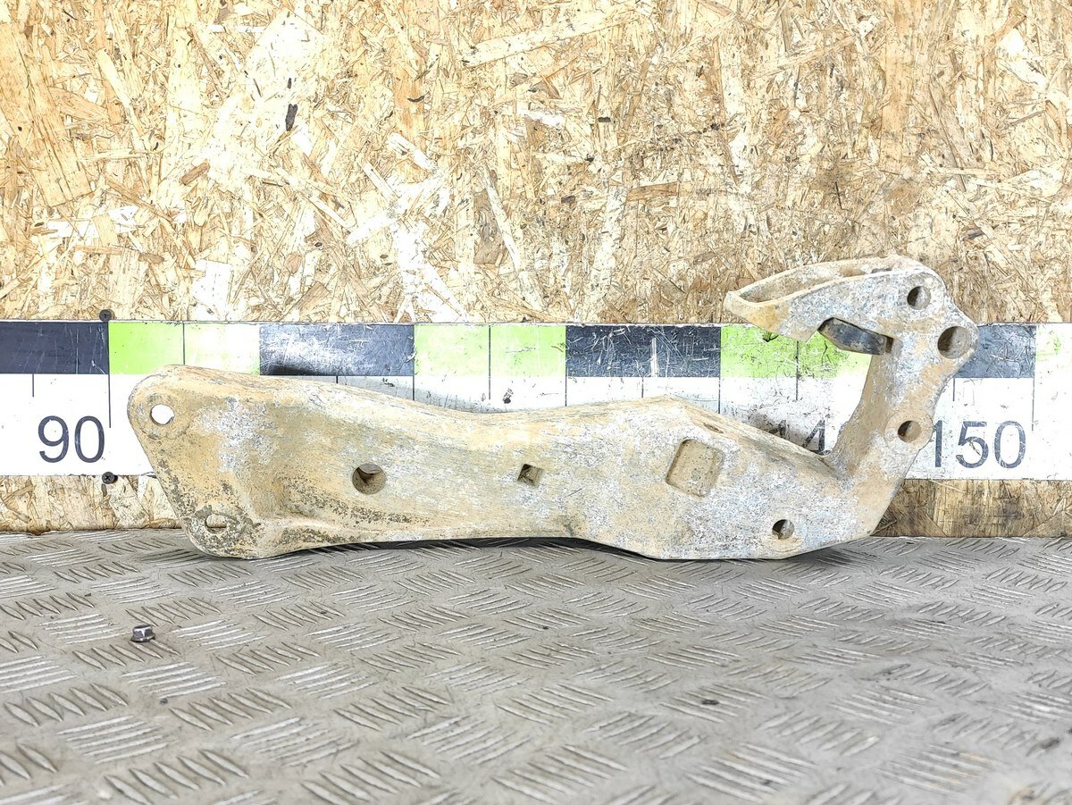 Кронштейн кпп BMW 7 2008-2015 22326777615