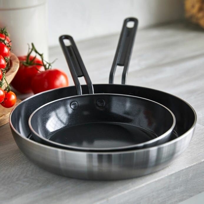 Сковороды GreenPan x Stanley Tucci Stainless Steel, 20 см и 26 см, серебрянные