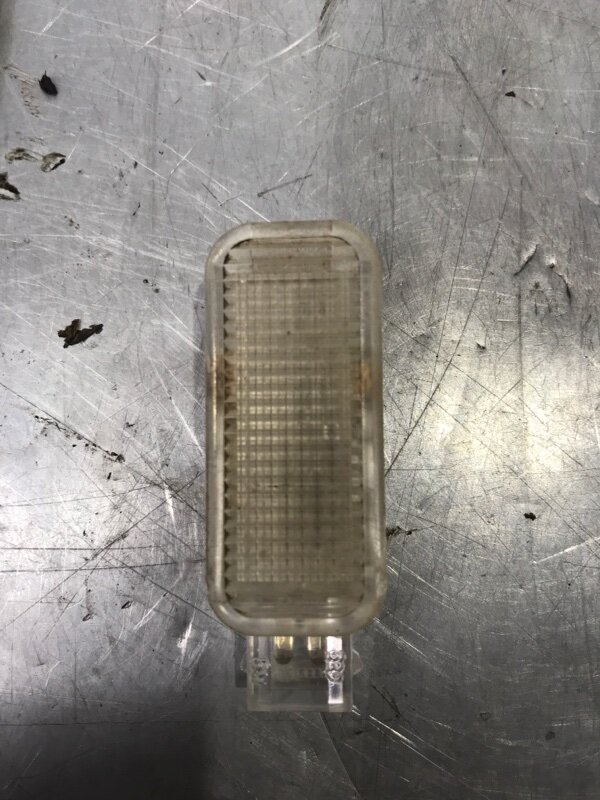 Фонарь подсветки багажника Audi A8 4E8 BFM 2002 (б/у) 8D0947415