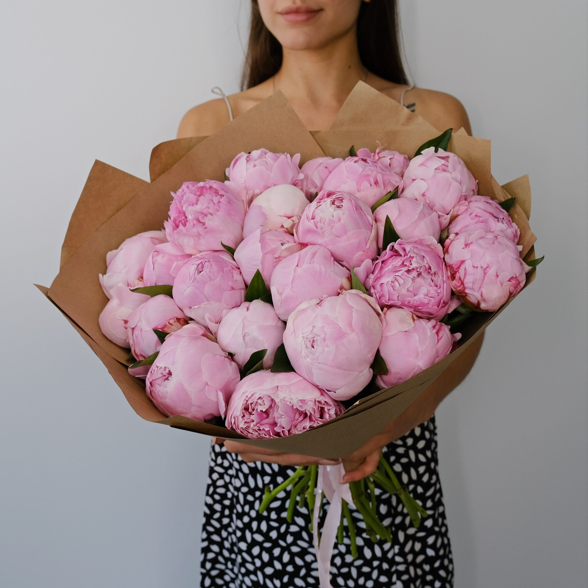 Букет живых цветов из ароматных пионов Сара Бернар, ОТБОРНЫЕ 25 штучек