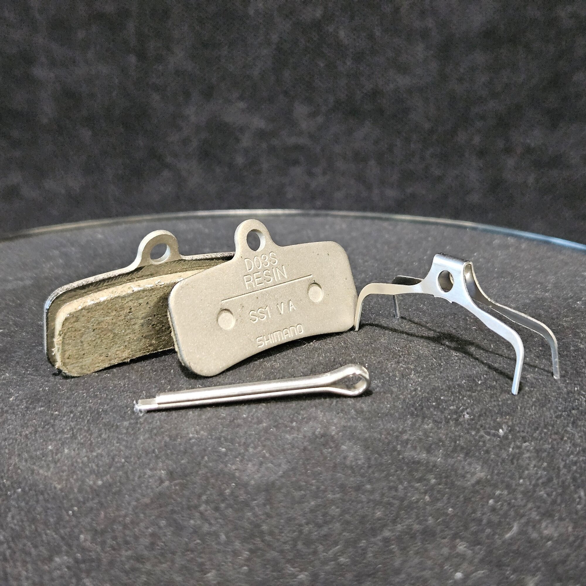 Колодки для дисковых тормозов Shimano D03S-RX (Zee / Saint), D-type, органические (resin), подложка из стального сплава