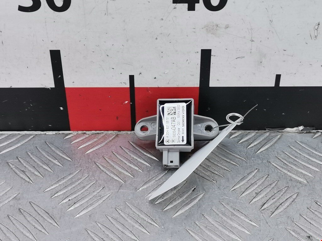 Датчик удара Mercedes C-Class (W204) A2048210651 арт. 1867860