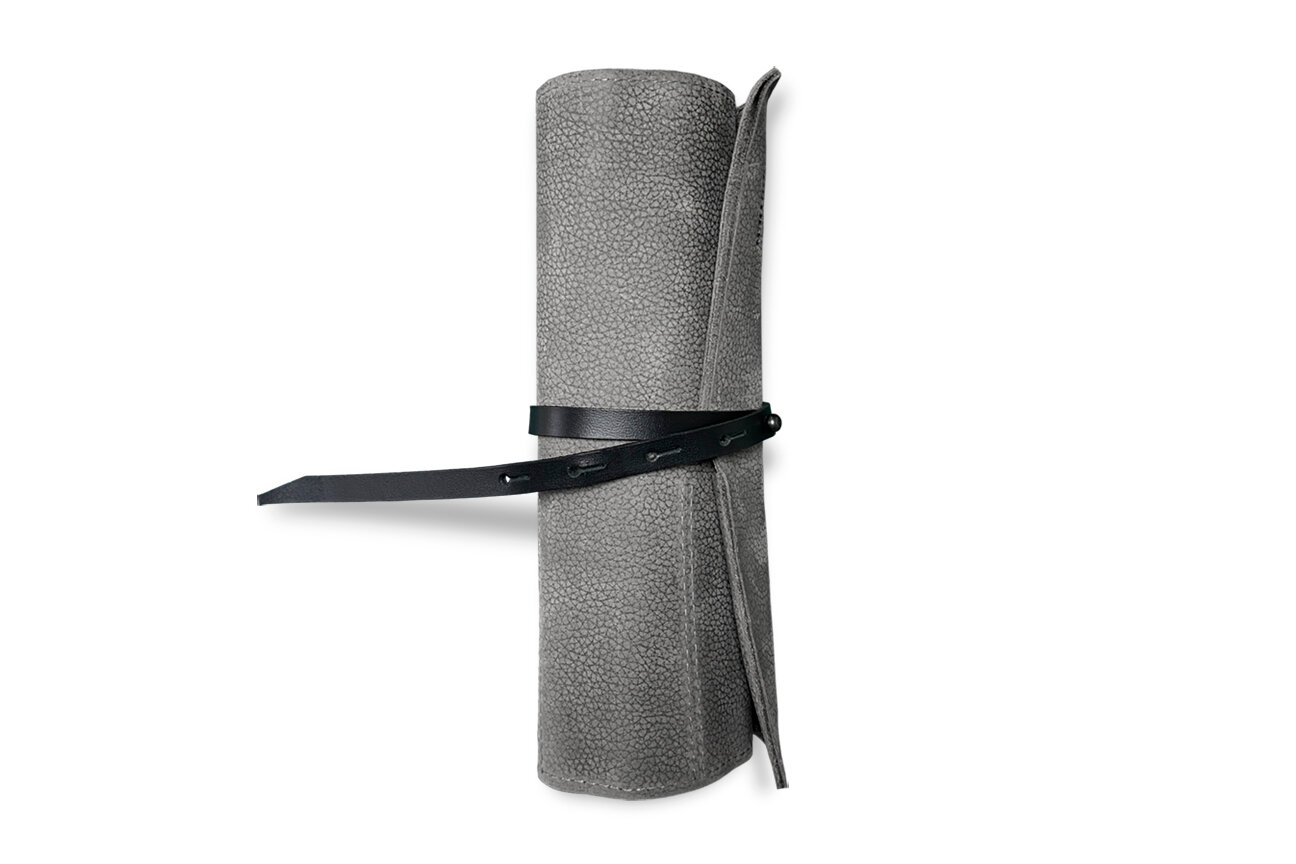 Кожаный пенал скрутка для карандашей и ручек серый DOSTIEN, натуральная кожа, без наполнения