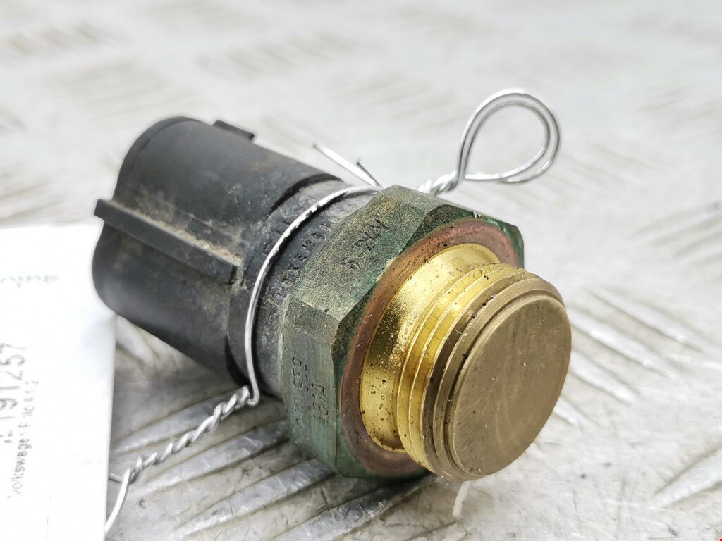 Датчик температуры охлаждающей жидкости Volkswagen Polo 4 1J0959481A арт. 2191257