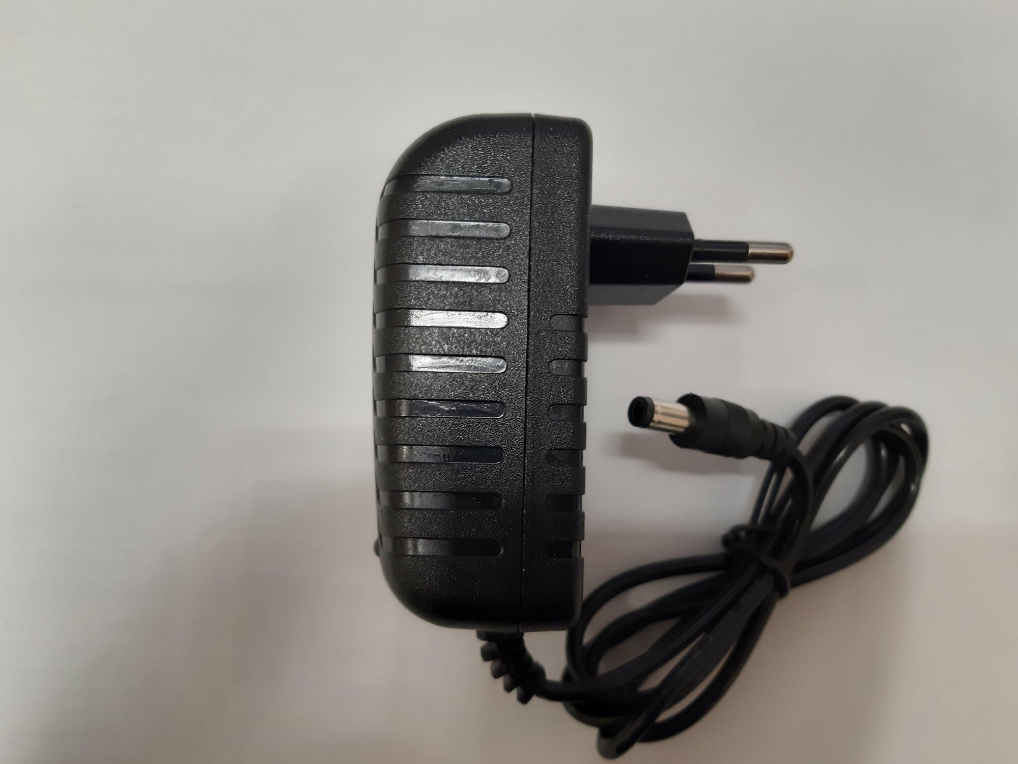 Зарядное устройство 12.6V 2A Li-ion штекер 2.5*5.5мм