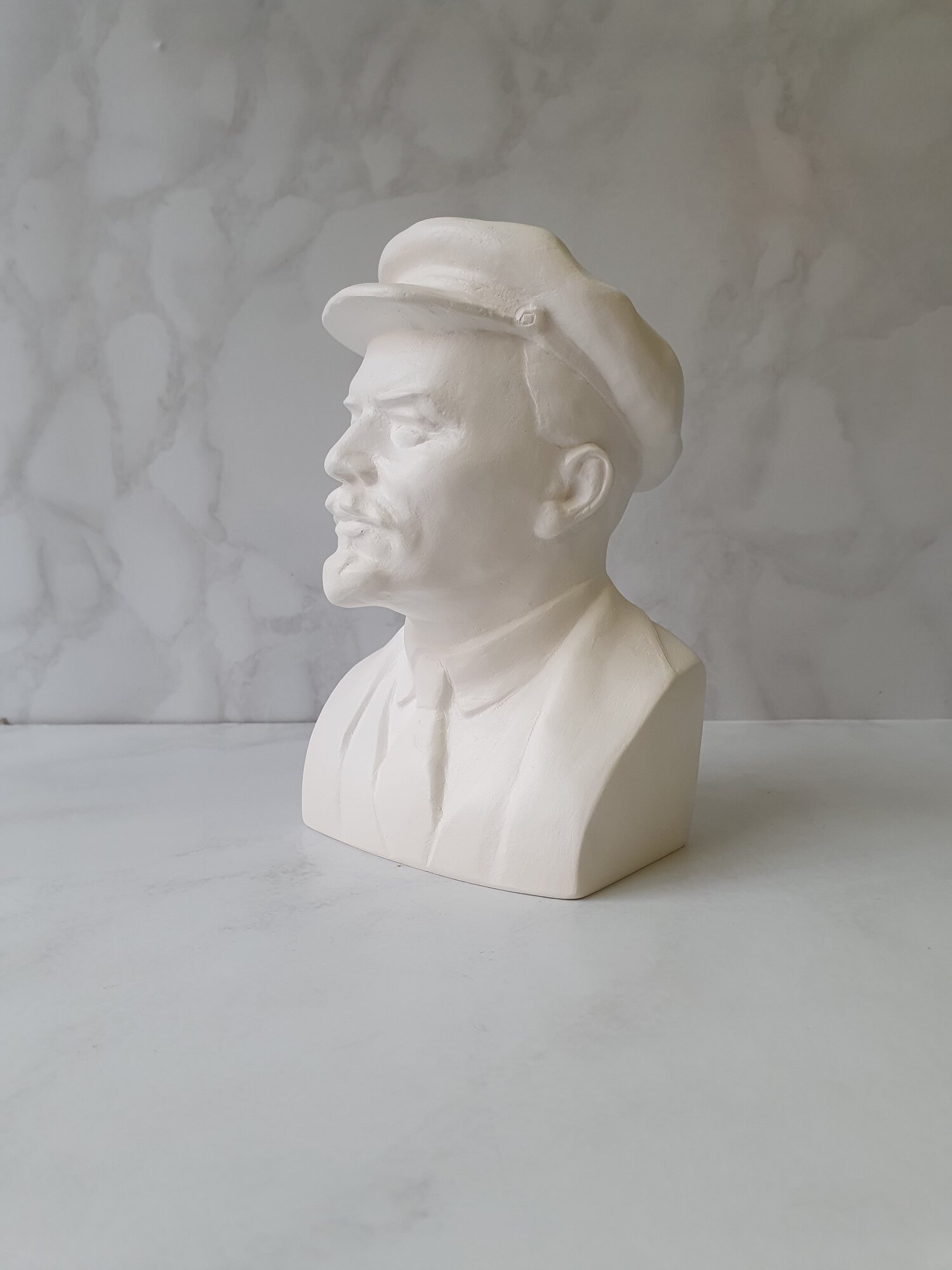 Статуэтка бюст политический деятель В. И. Ленин. Высота 16,5см. Гипс. Цвет белый.