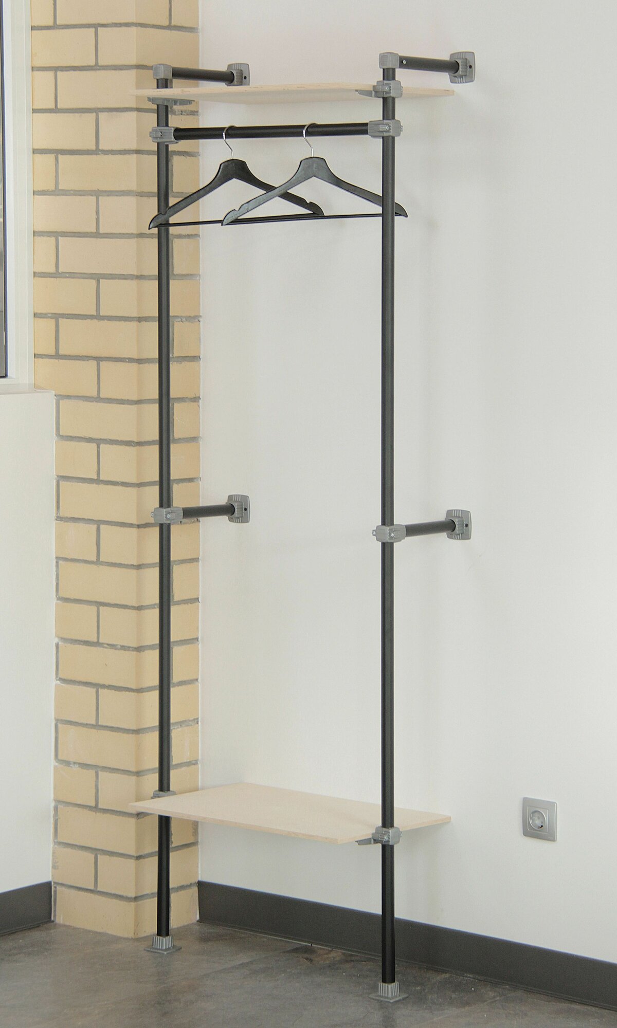 Система хранения для длинной одежды: 2 стойки+1 штанга+4 полкодержателя (без полок в комплекте)