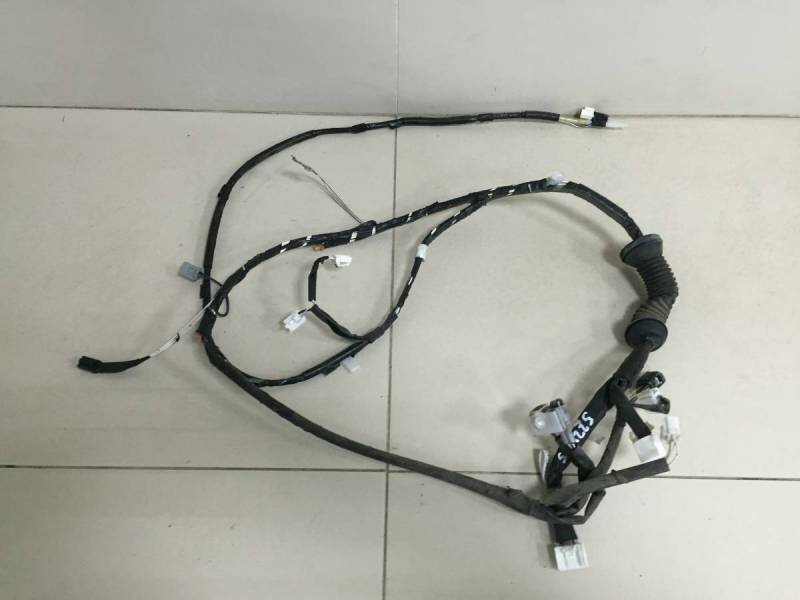 Проводка двери Toyota Rav 4 A30 2006-2013 кат.номер: 8218442251