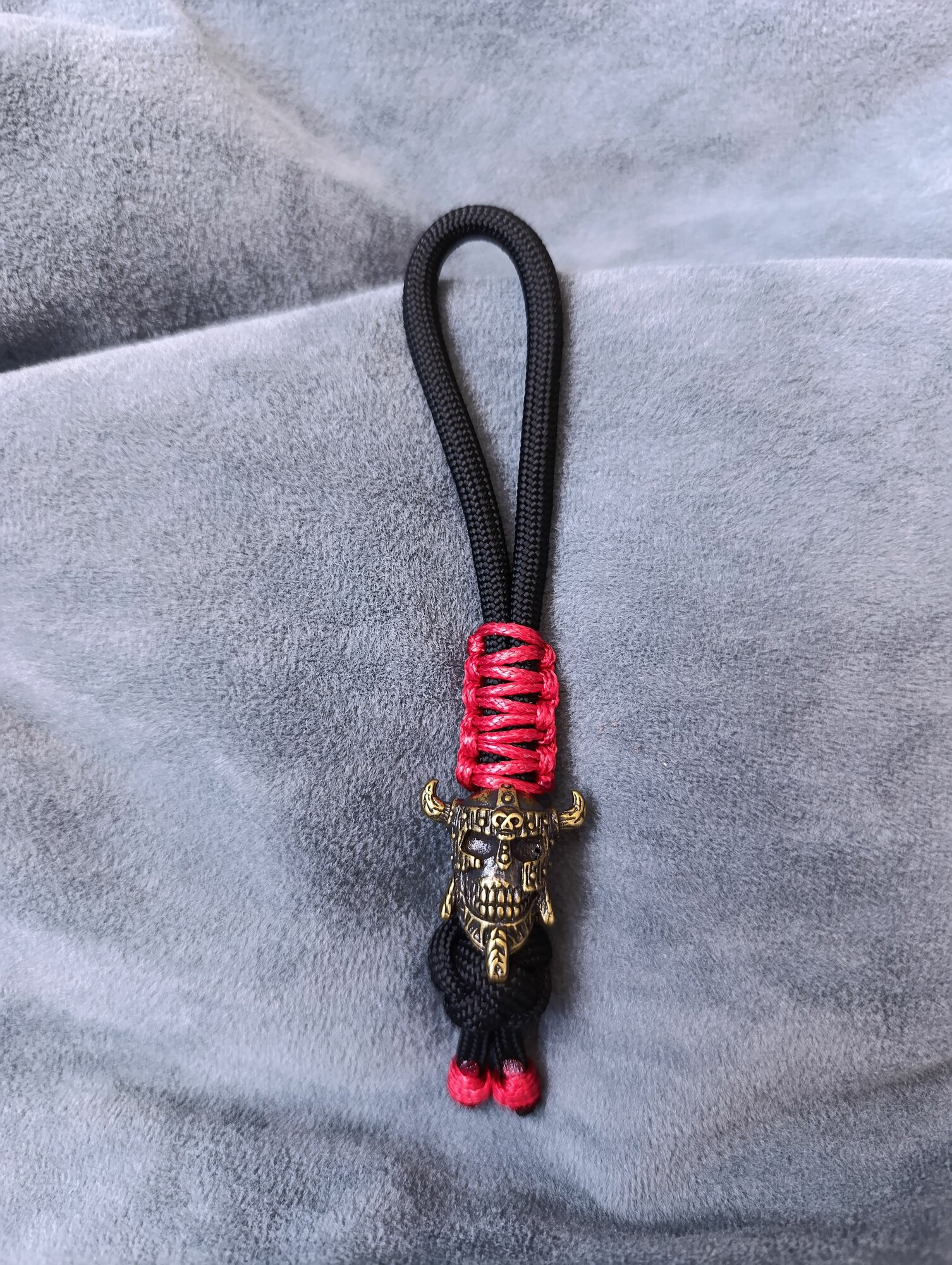 Брелок- темляк "Череп викинга"