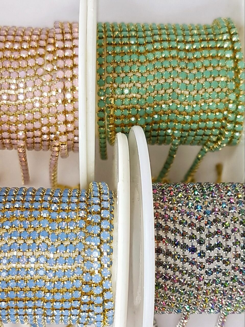 Стразовые цепочки. Набор № 5: Опаловые. 4шт. по 50см.