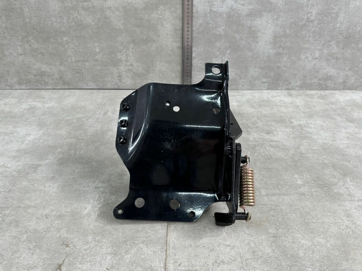 Крепление решетки радиатора SCANIA PRG серии нижней правый (скания)