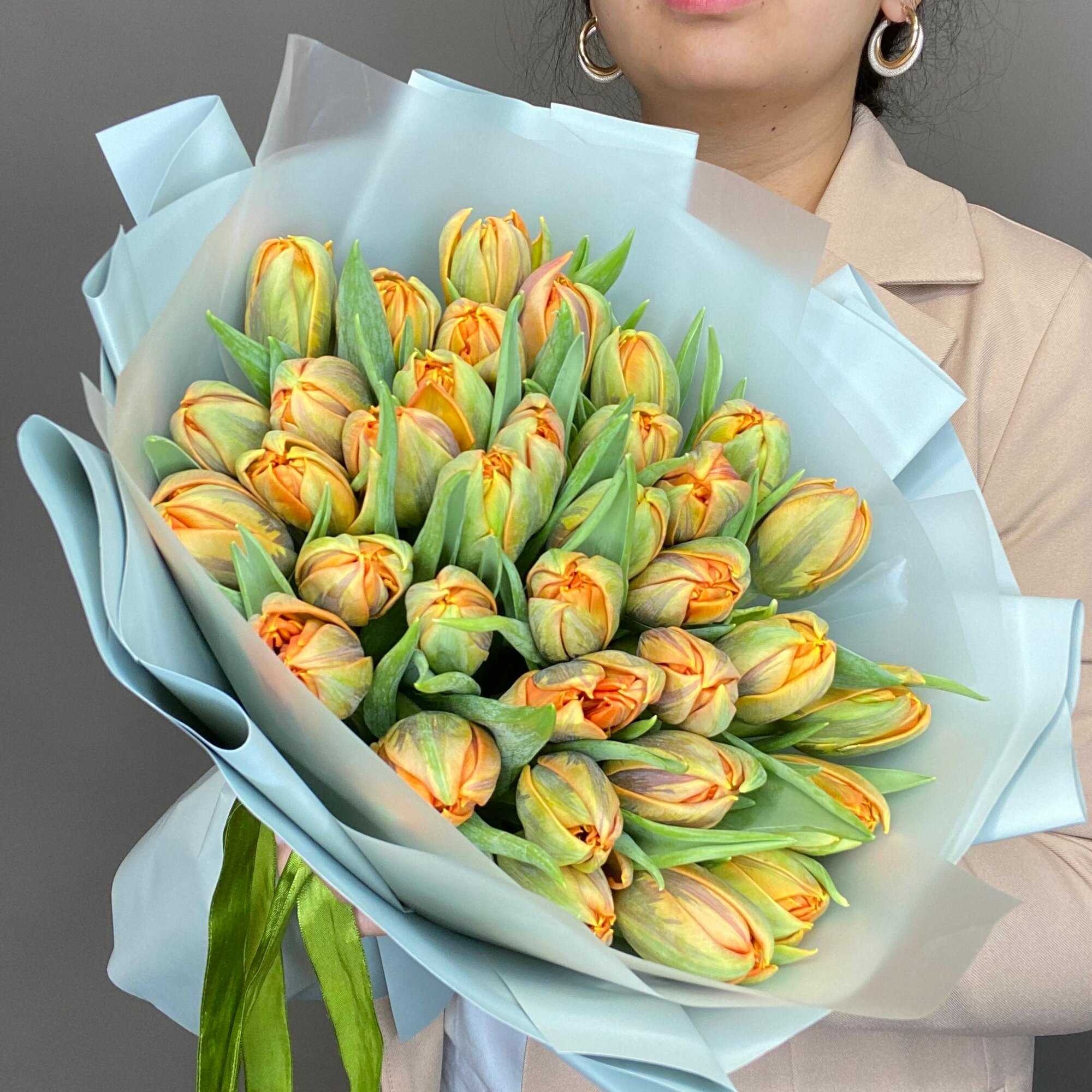 Оранжевые тюльпаны (тюльпаны), высота букета 40 см, ширина 25 см