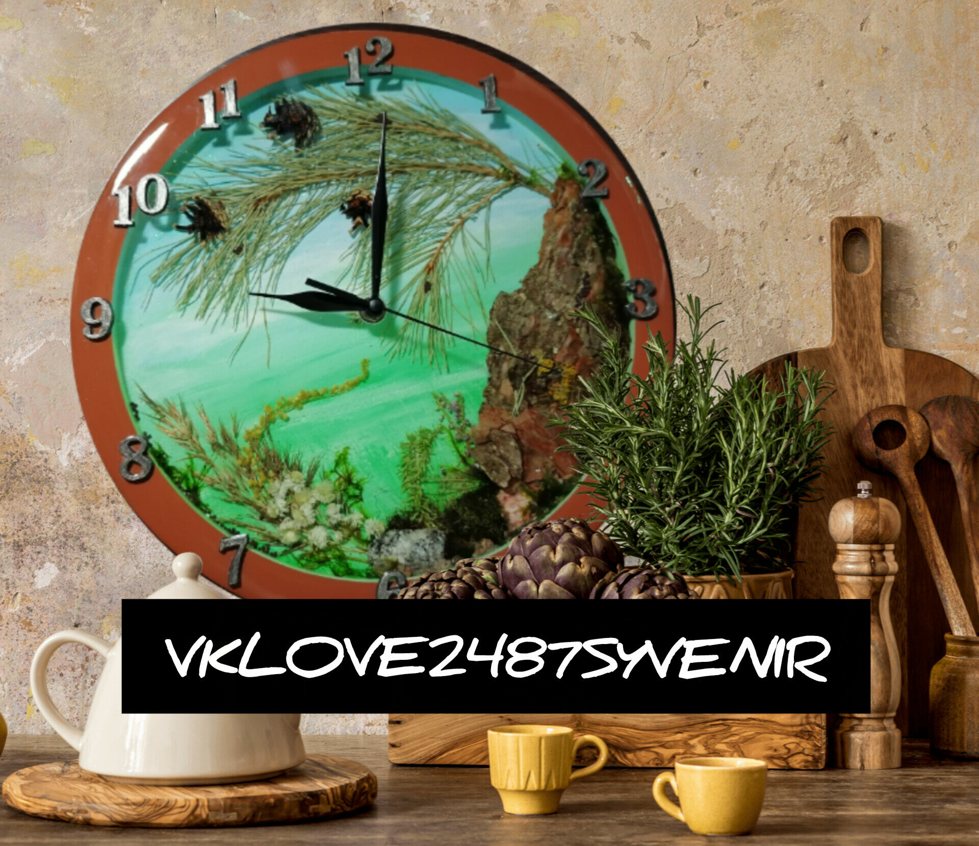Настенные часы "Шишки и сосна", эпоксидная смола, 30 см