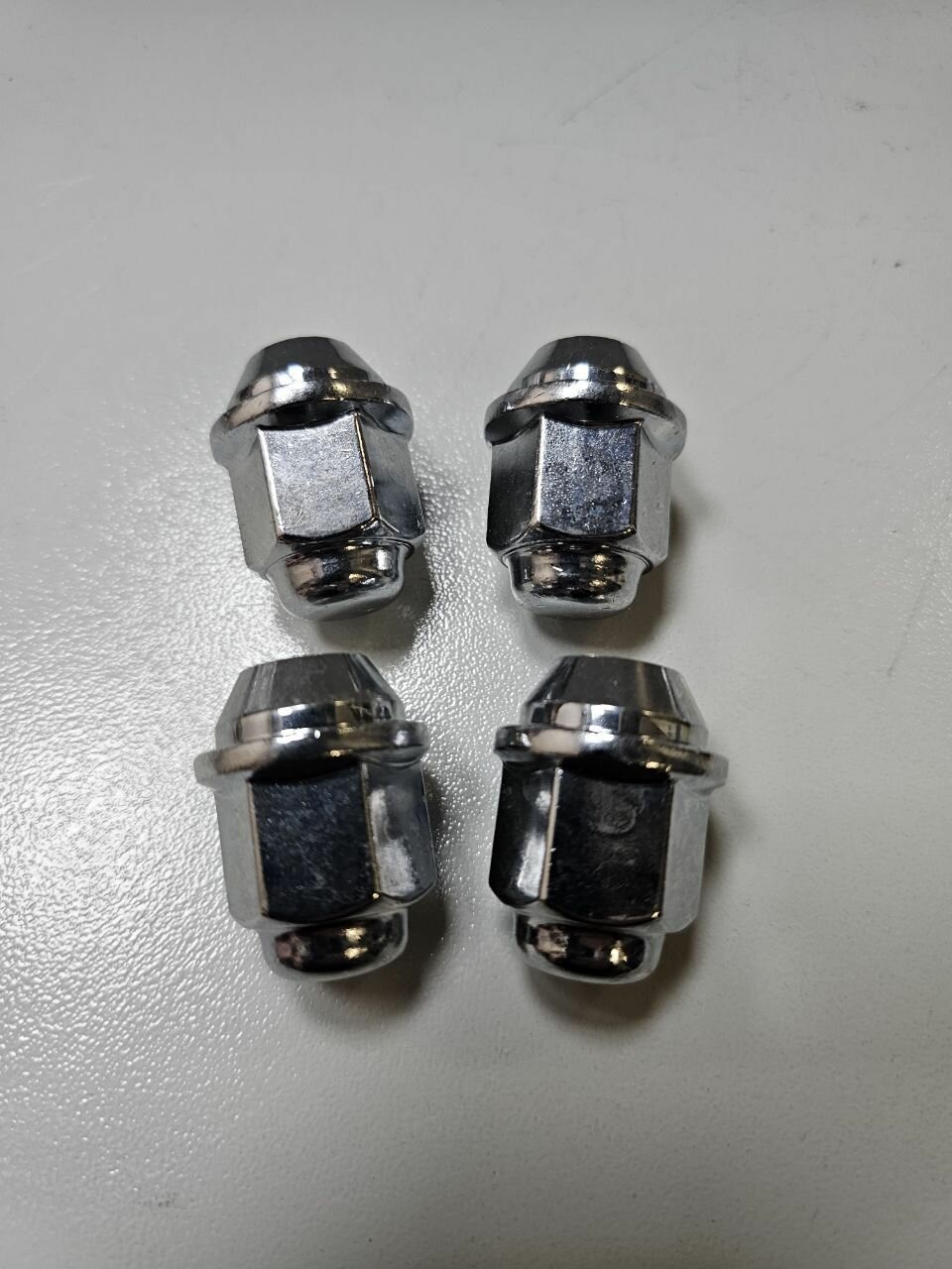 Гайка колеса 4 шт. Hyundai Solaris 2011-2014, Kia Rio 2011-2015 / арт. EHN00001S / бренд MANDO / OEM 5295017000