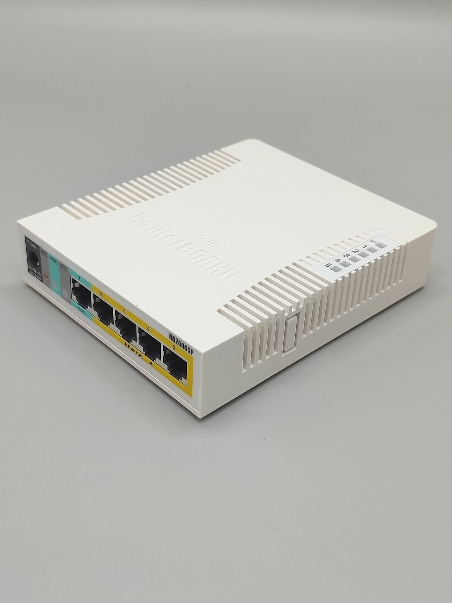 Коммутатор MikroTik RB260GSP (CSS106-1G-4P-1S)