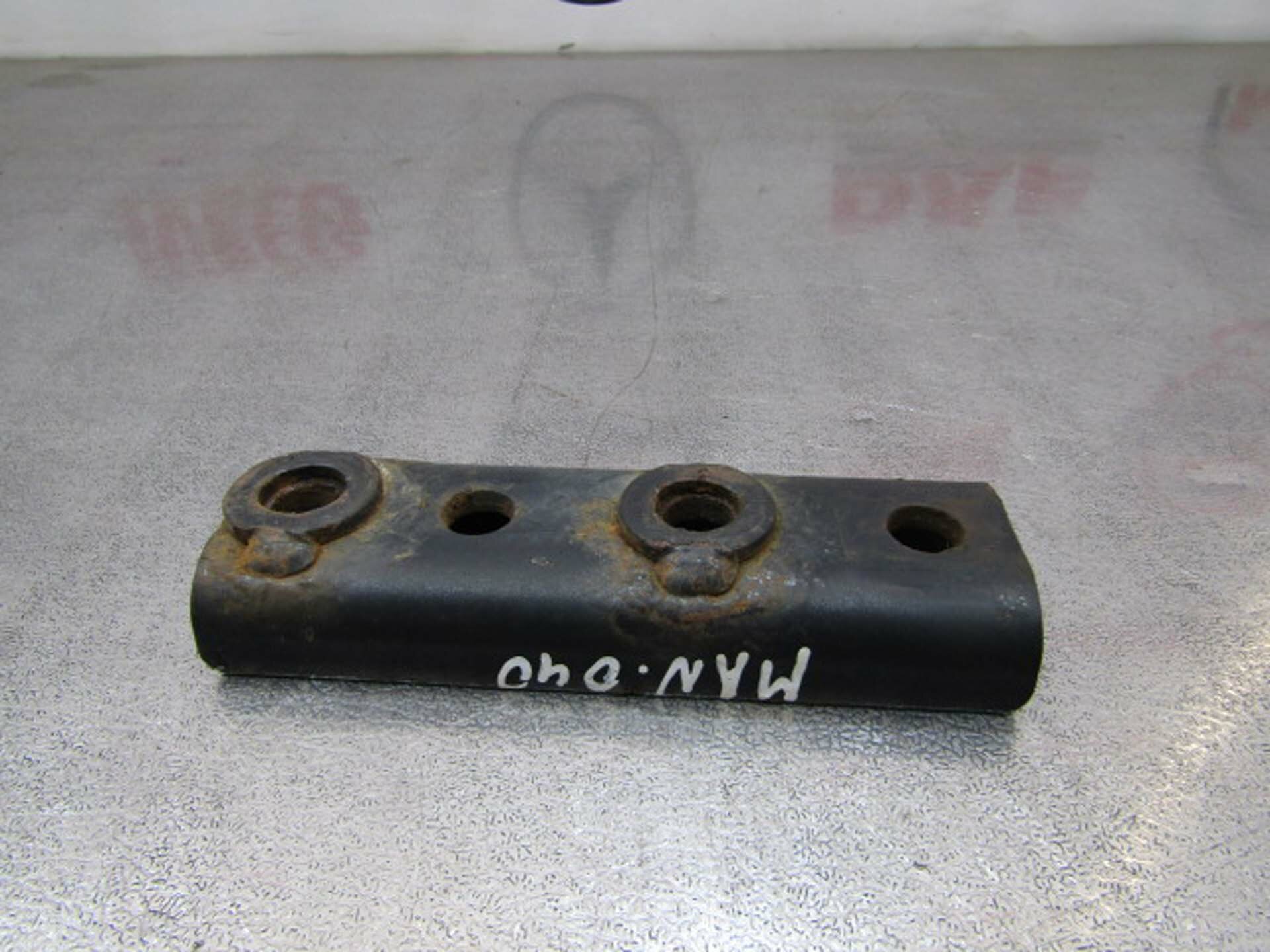 Крепление кронштейна заднего крыла MAN TGA, TGS, TGX