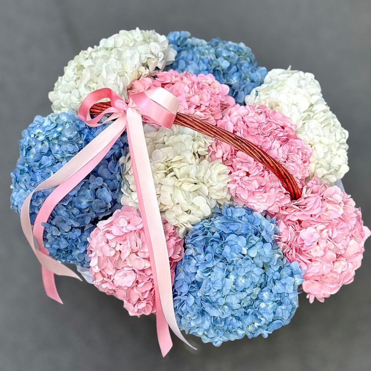 Букет из гортензий 11 шт в корзине, красивый букет цветов, шикарный, премиум цветы, премиум букет