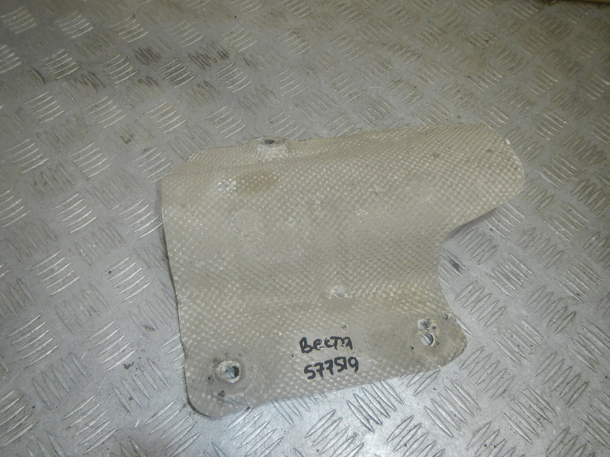 Б/У Экран тепловой, ВАЗ (VAZ)-LADA VESTA (веста) LADA VESTA (Веста) Деформация. 577519 LADA арт. 8450006427