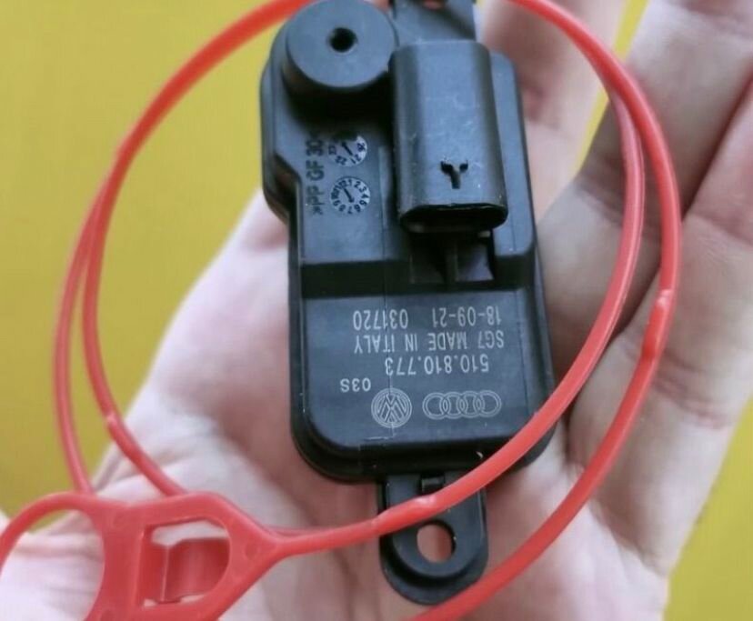 Актуатор Лючка бензобака Skoda Rapid 510810773