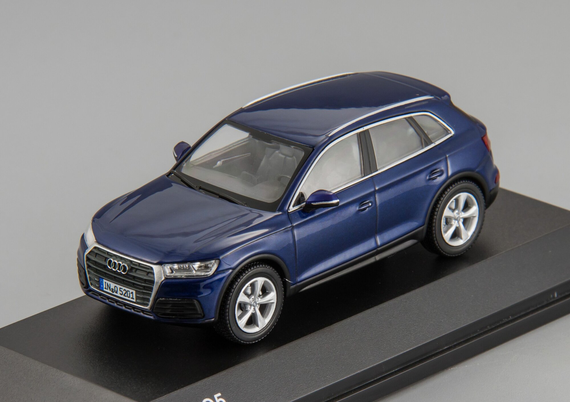 1:43 Audi Q5 2016, Коллекционная масштабная модель от Kyosho
