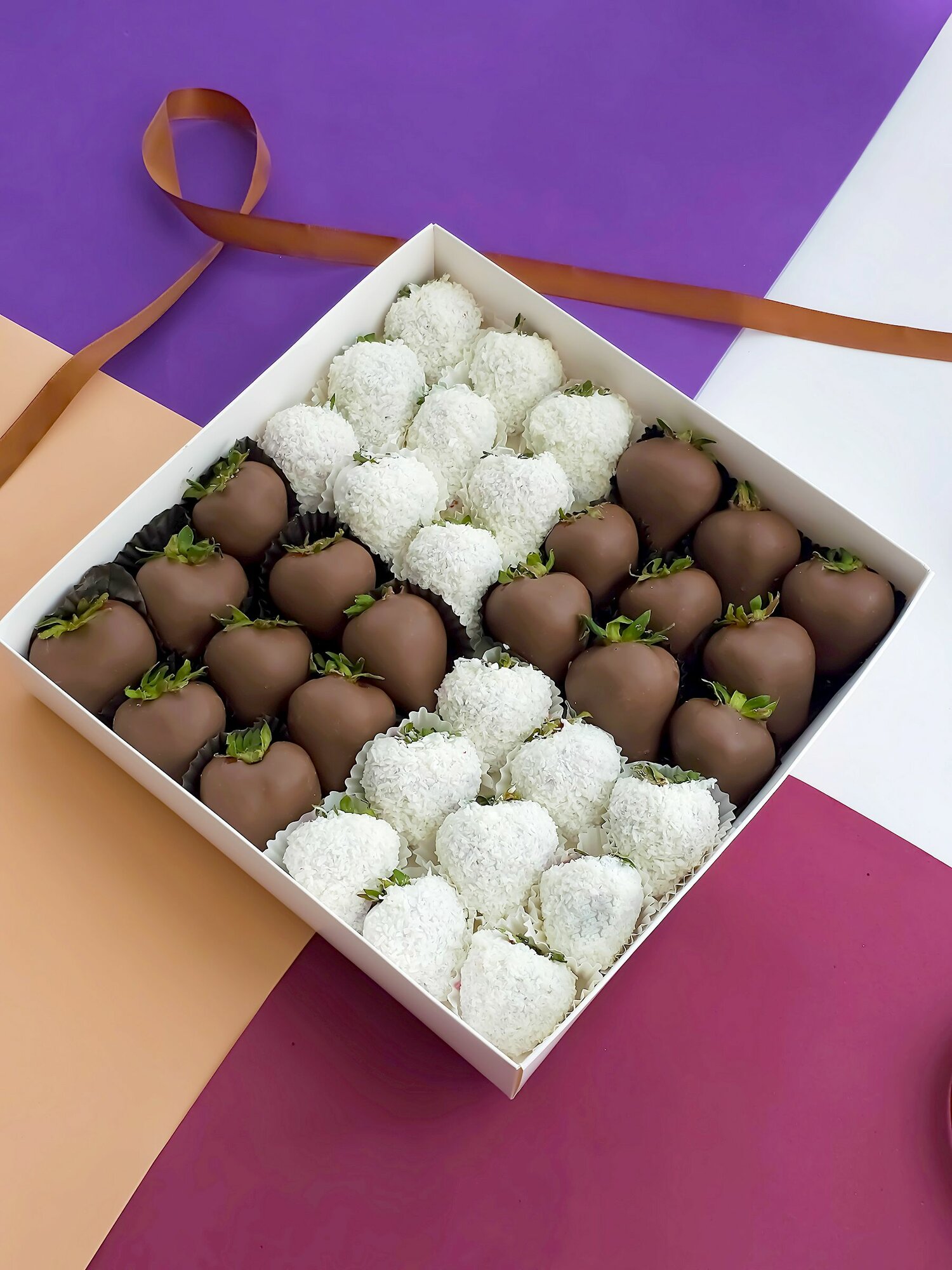 Клубника в шоколаде ( 30-40 ягод) "Вечер в шоколаде" подарок маме, жене на День рождения, Сладкий подарочный набор