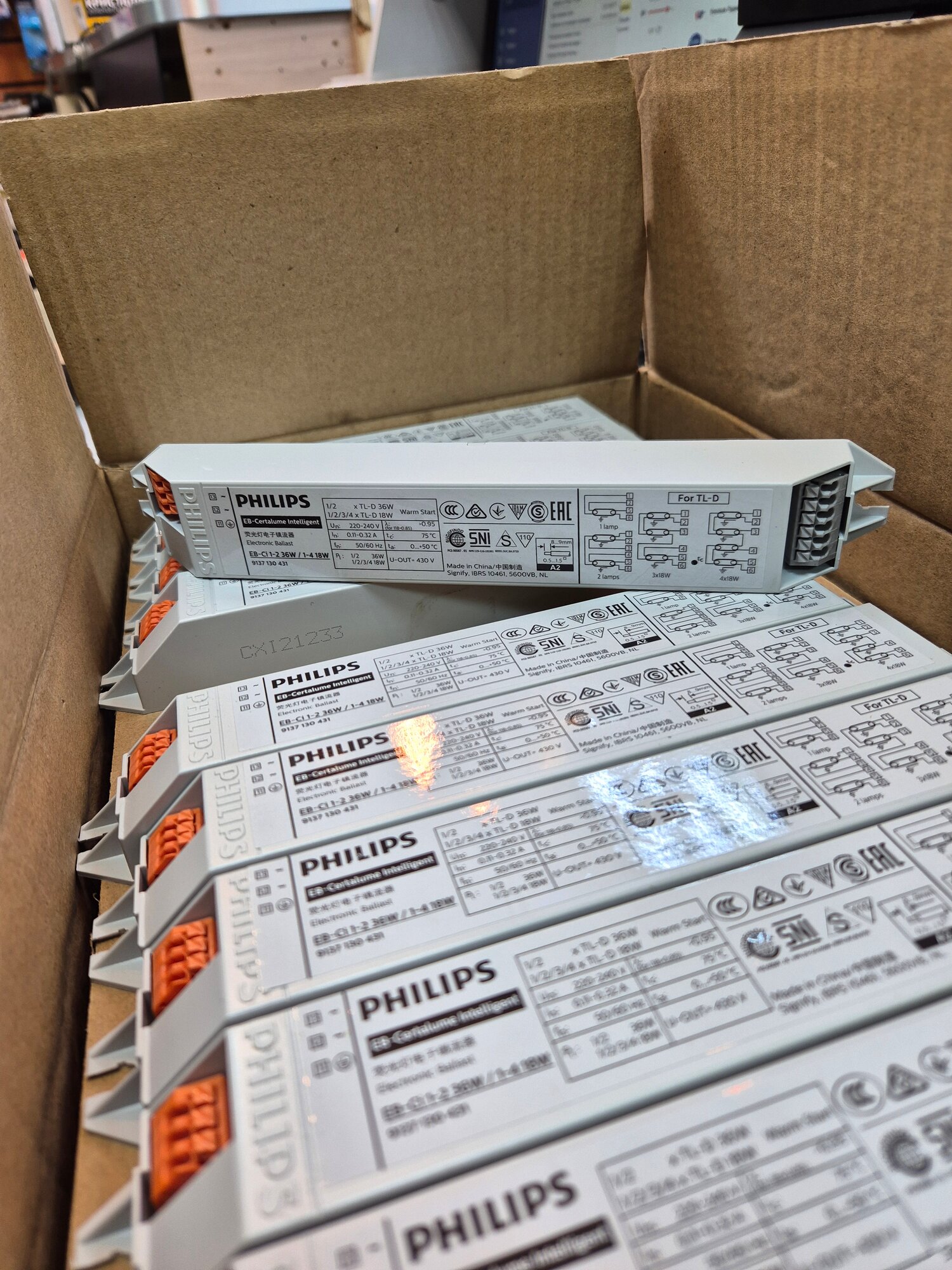 ЭПРА Philips EB-Ci1-2, для люминесцентных ламп Т8, защита от перегрева и перегрузки 2х36, 4х18 (1шт)