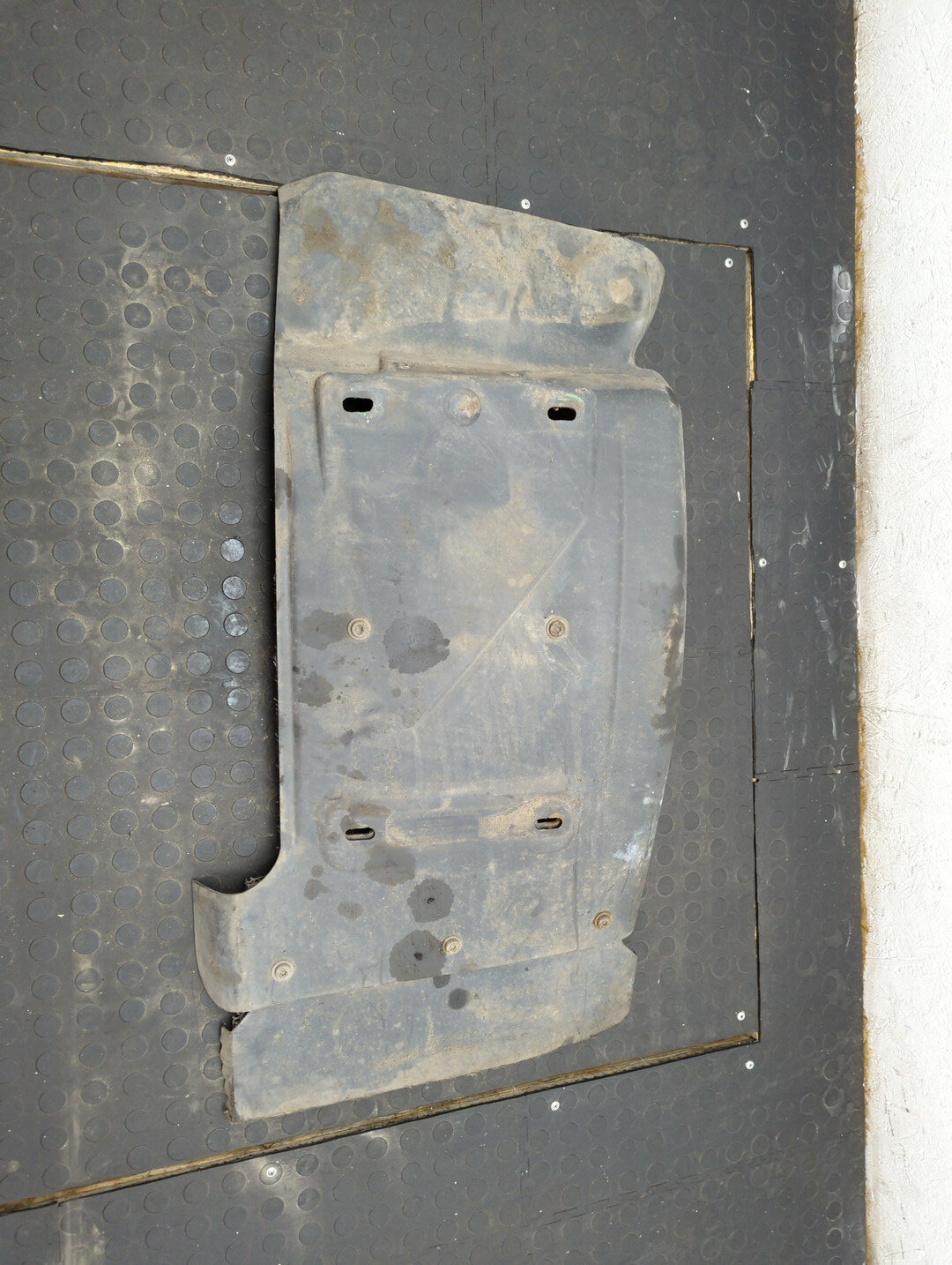 Крыло правое переднее Volvo FL Б/У