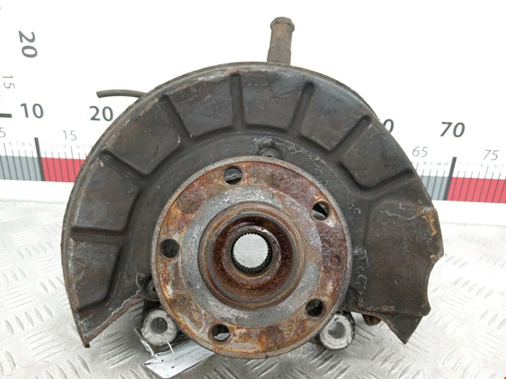 Ступица (кулак цапфа) передняя левая Volkswagen Passat 7 3C0407253F арт. 1890705