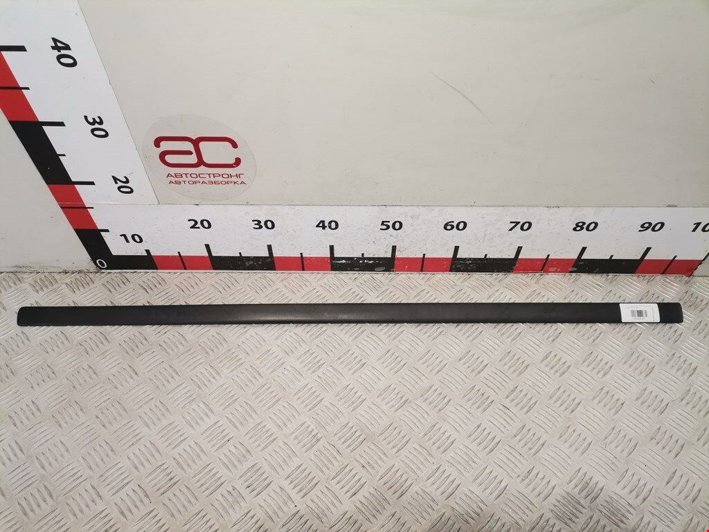 Накладка (молдинг) двери передней левой Volkswagen Golf 4 1J4853515 арт. 1569537