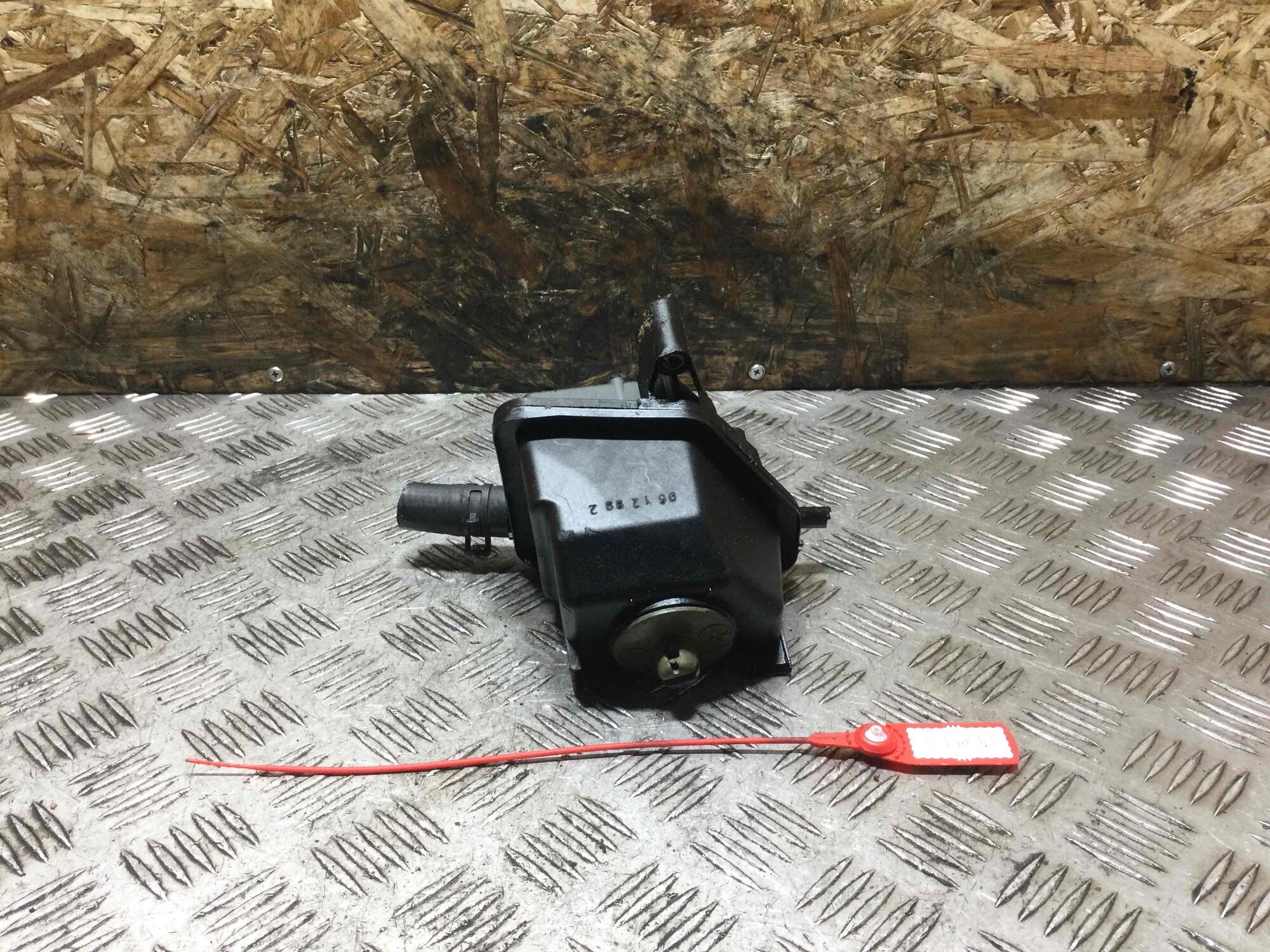 Б/У Бачок гидроусилителя Volkswagen Golf 4 поколение (1997-2004) 2001 г.