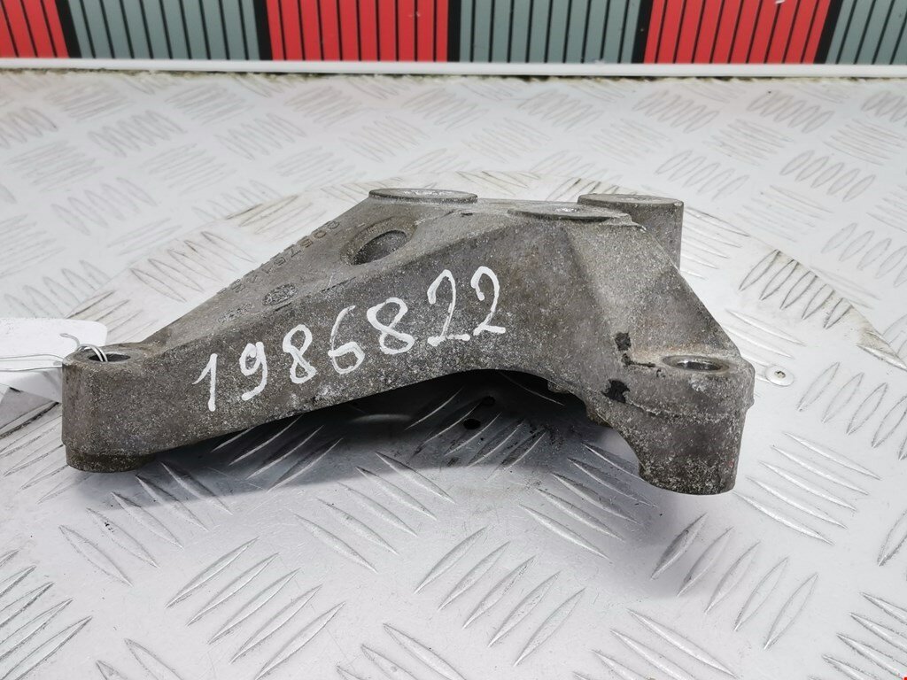 Кронштейн (крепление лапа траверса) кпп Opel Astra H 90575142 арт. 2071551