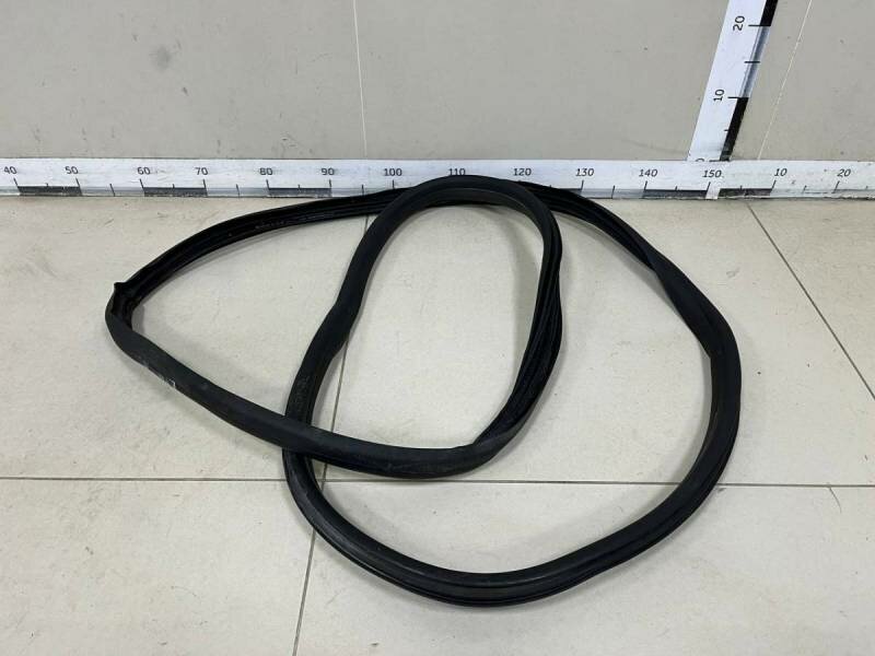 Уплотнитель проема двери передней правой Skoda Yeti 2009 кат.номер: 5L0867365A9B9 5L0867365