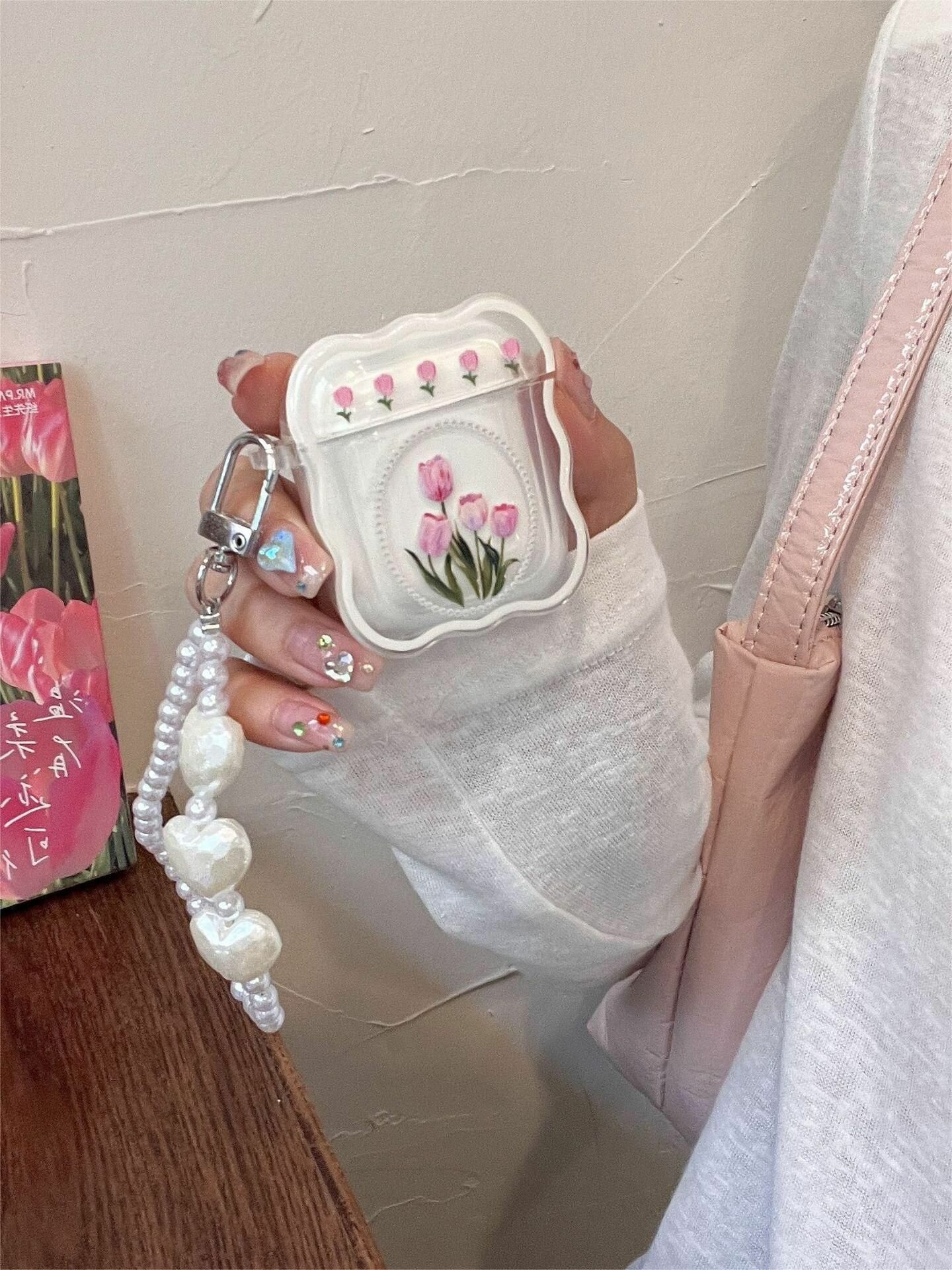 Чехол для наушников Airpods 2 / 1 ( на Аирподс 2) силиконовый Тюльпаны, белый