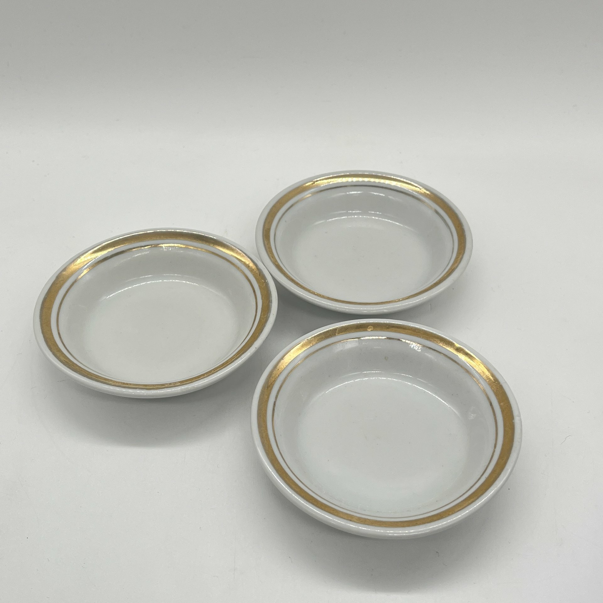 Набор из 3 миниатюрных блюдец/розеток с лаконичным декором, фарфор, золочение