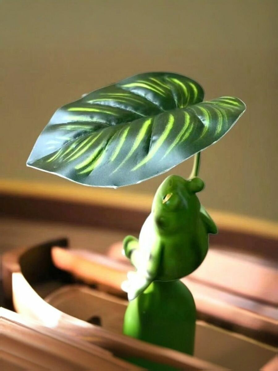 Фигурка садовая, Лягушка с зонтиком в руках