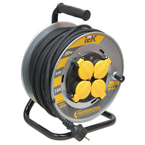 Удлинитель 4-мест 30м КГ 3*1,5 черный катушка IP44 IEK