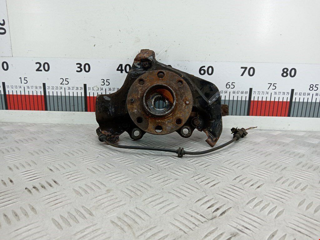 Ступица (кулак цапфа) передняя правая Opel Corsa D 95524779 арт. 1896166