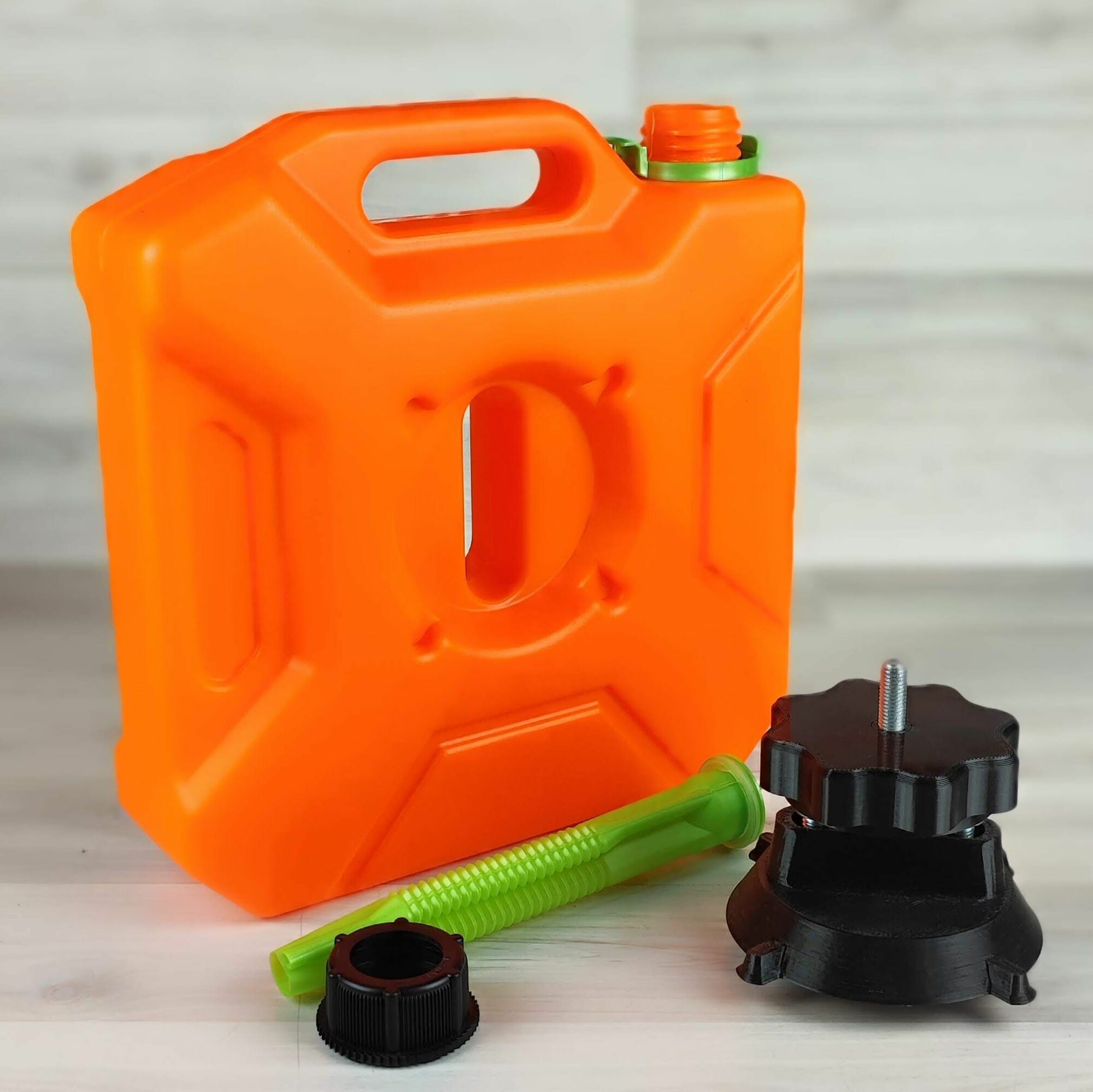 Комплект Канистра КВС 5 л. и Крепление для экспедиционной канистры", PETG / 3D-печать, оранжевый/черный