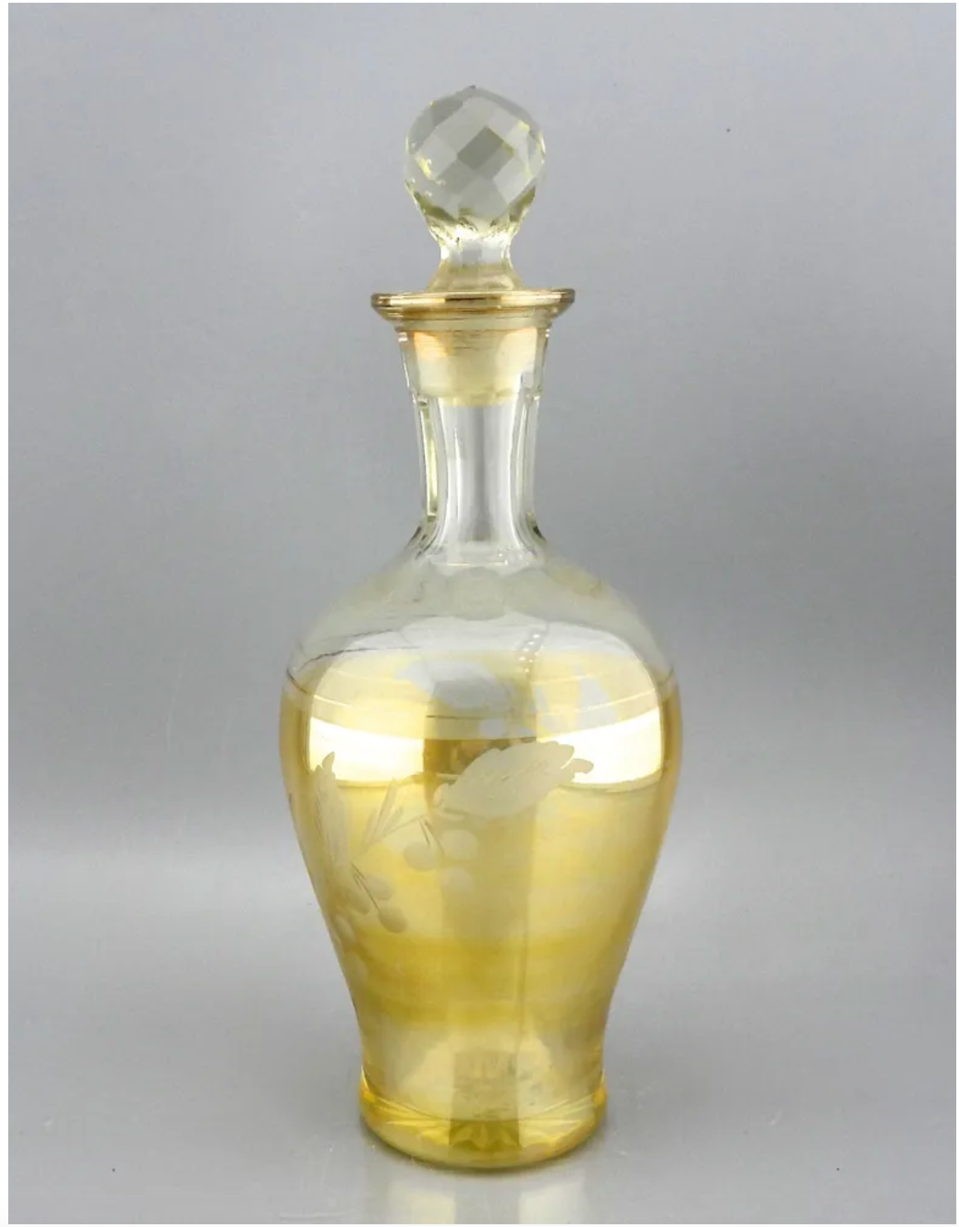 Графин штоф 450 мл цветное стекло с ручной гравировкой Богемия 1970-е гг