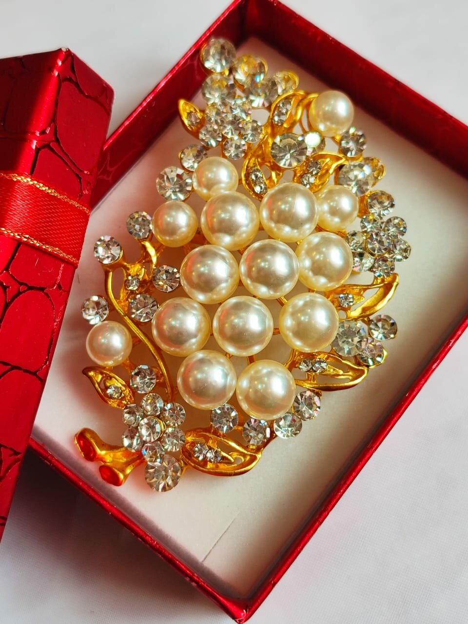 Брошь, стразы