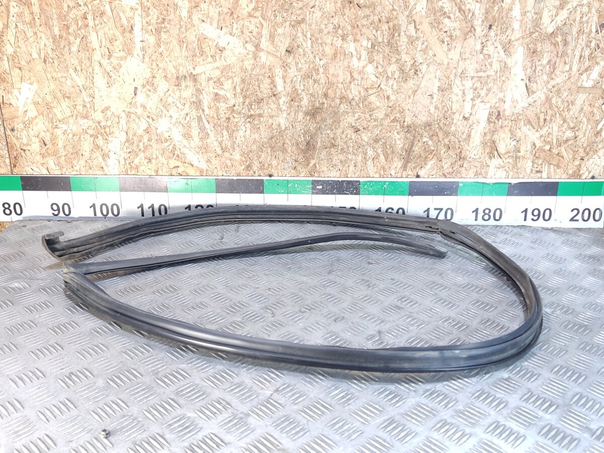 Уплотнитель SAAB 9-5 1998-2002 4552089