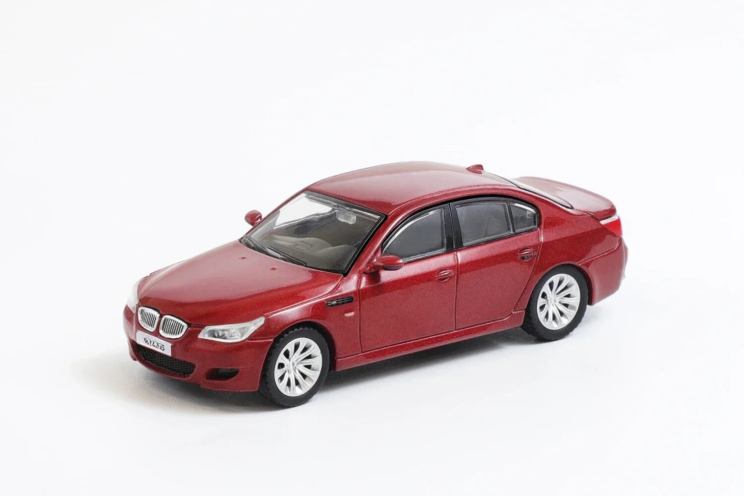 Тень 1:64 M5(E60) металлическая модель автомобиля