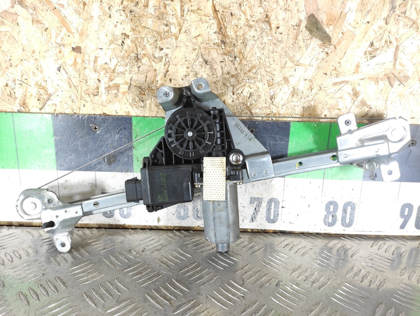 Стеклоподъемник задний правый OPEL Omega B 90520250